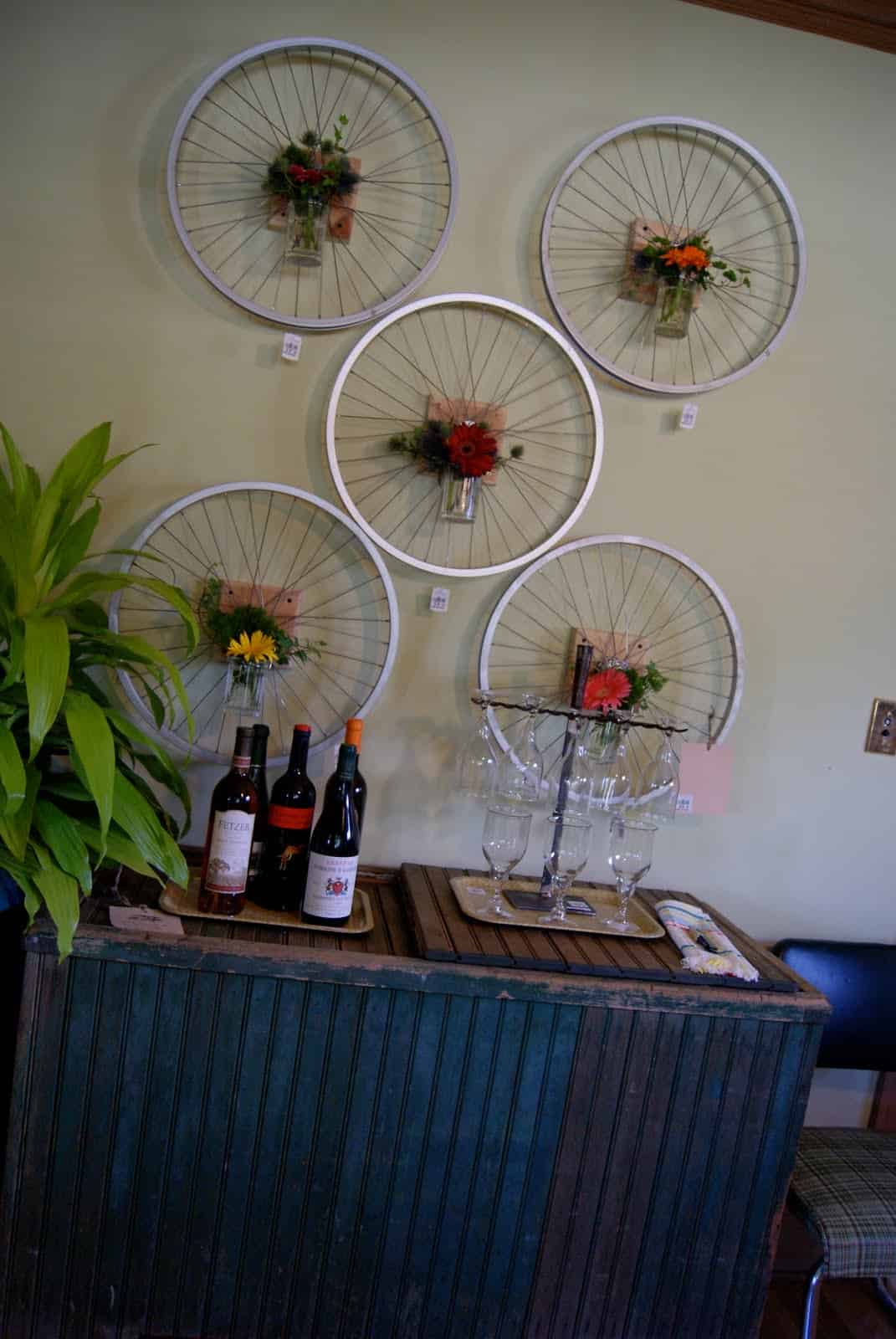 25 Incredible DIY Repurposed Bike Wheels