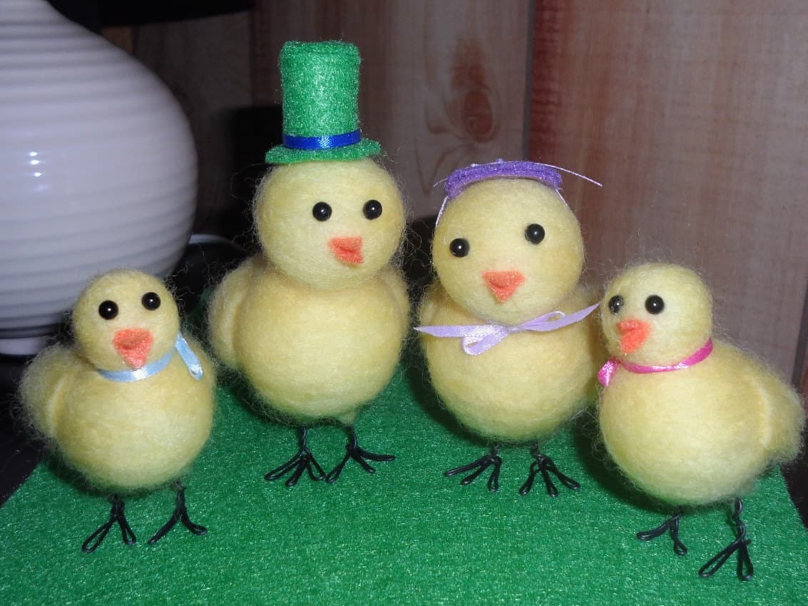 22 Adorable Needle Felted Easter Decorations
