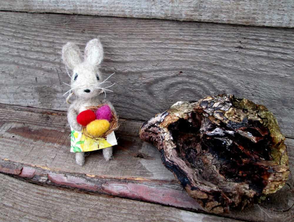 22 Adorable Needle Felted Easter Decorations