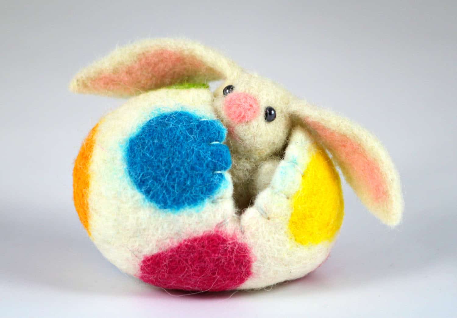 22 Adorable Needle Felted Easter Decorations