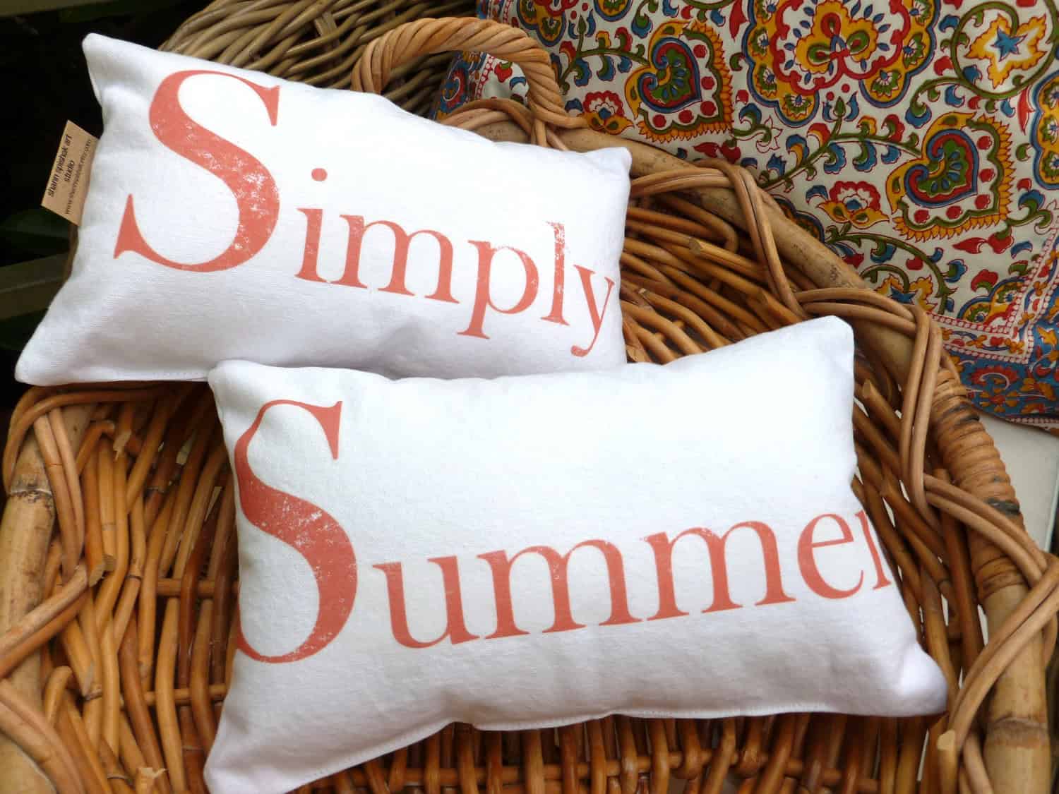 20 Refreshing Decorative Summer Pillow Ideas
