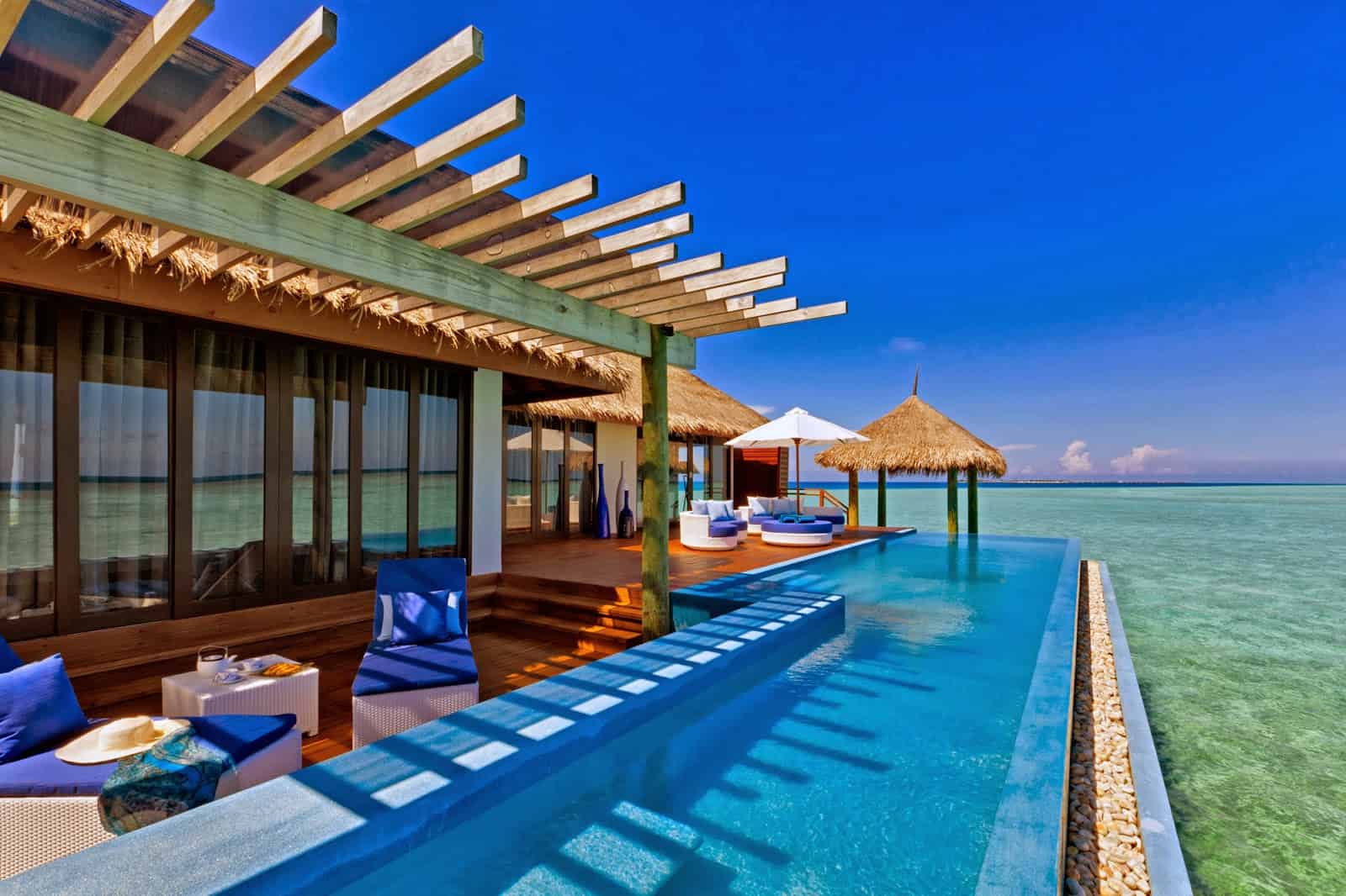 17 Extremely Amazing Swimming Pools With Lounge Area
