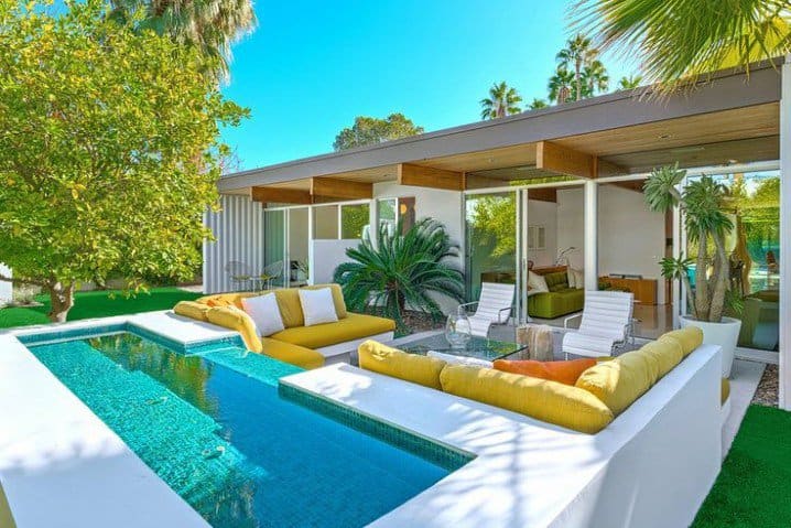 23 Remarkable Outdoor Living Room Designs