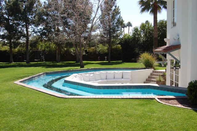 17 Extremely Amazing Swimming Pools With Lounge Area