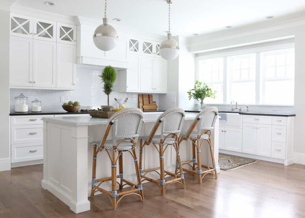 18 Fantastic Coastal Kitchen Designs For Your Beach House or Villa