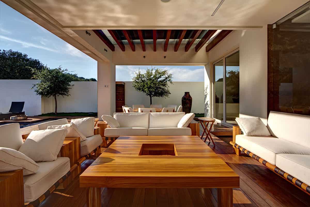 23 Remarkable Outdoor Living Room Designs