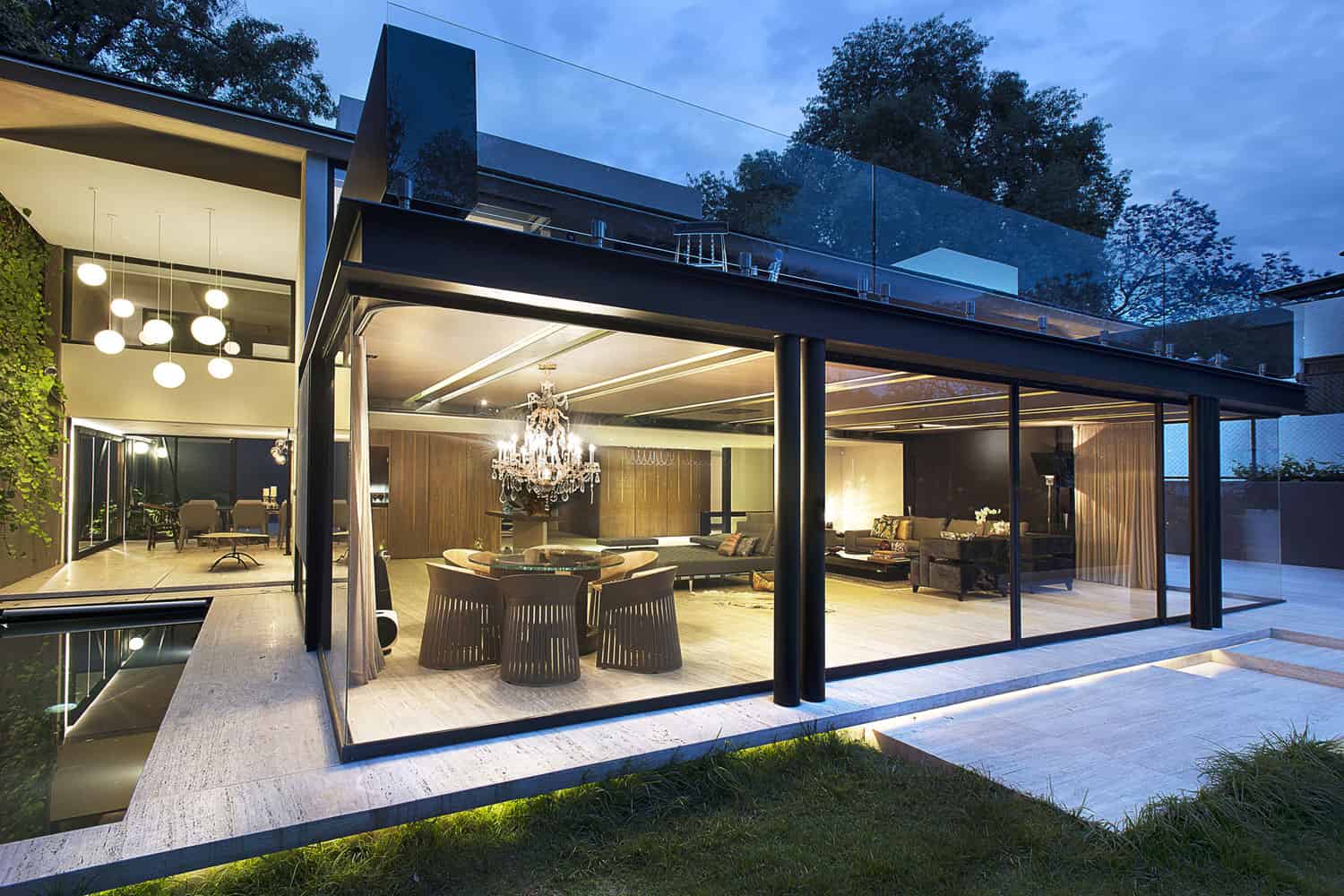12 Extravagant Glass House Exteriors That Will Leave You Speechless