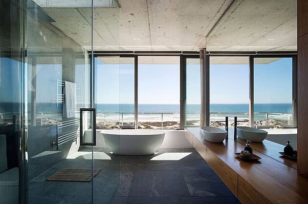 18 Gorgeous Bathrooms With Amazing View