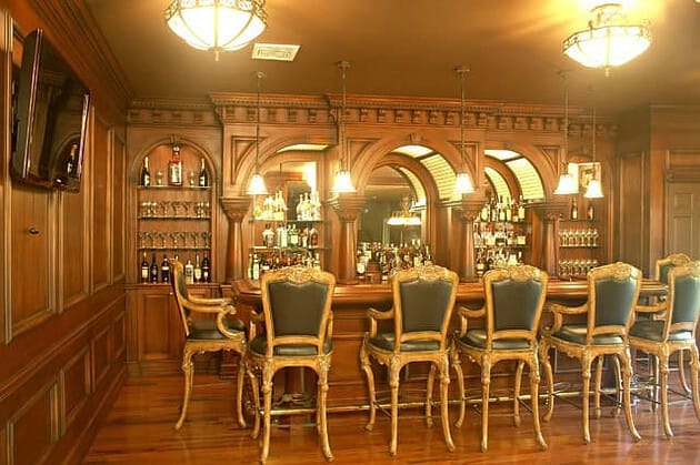 15 Astonishing Traditional Home Bars For Your Daily Inspiration