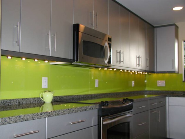 20 Truly Amazing Glass Backsplash Ideas For Your Dream Kitchen