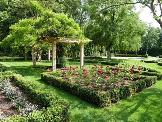 17 Marvelous Traditional Landscape Designs That Will Make Your Garden ...