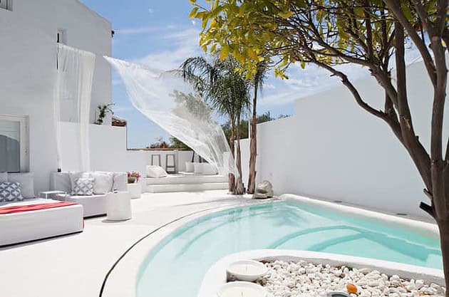 20 Artistic Mediterranean Swimming Pool Designs You're Going To Fall In ...
