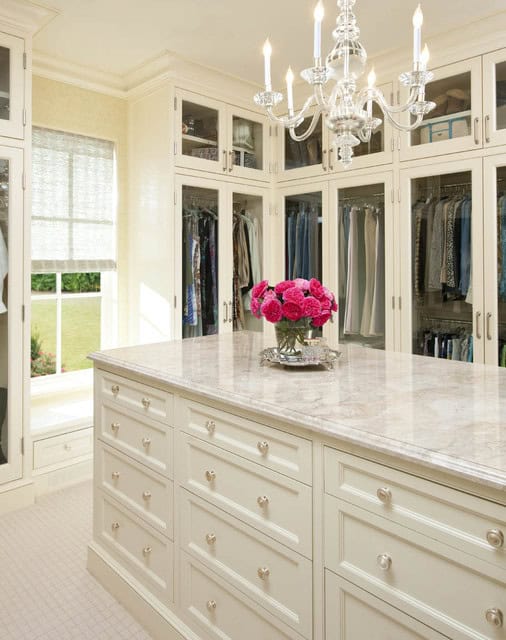 18 Irresistible Traditional Closets That Will Catch Your Eye