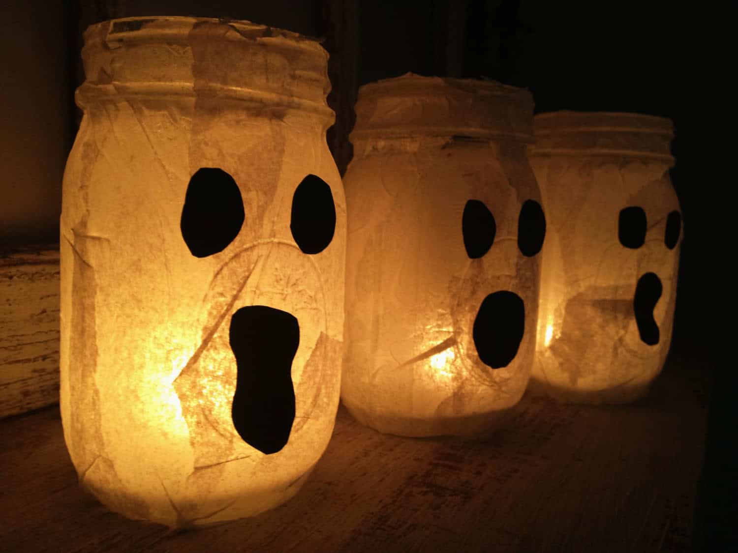 17 Scary Handmade Halloween Mason Jar Decorations With Lots of DIY Ideas