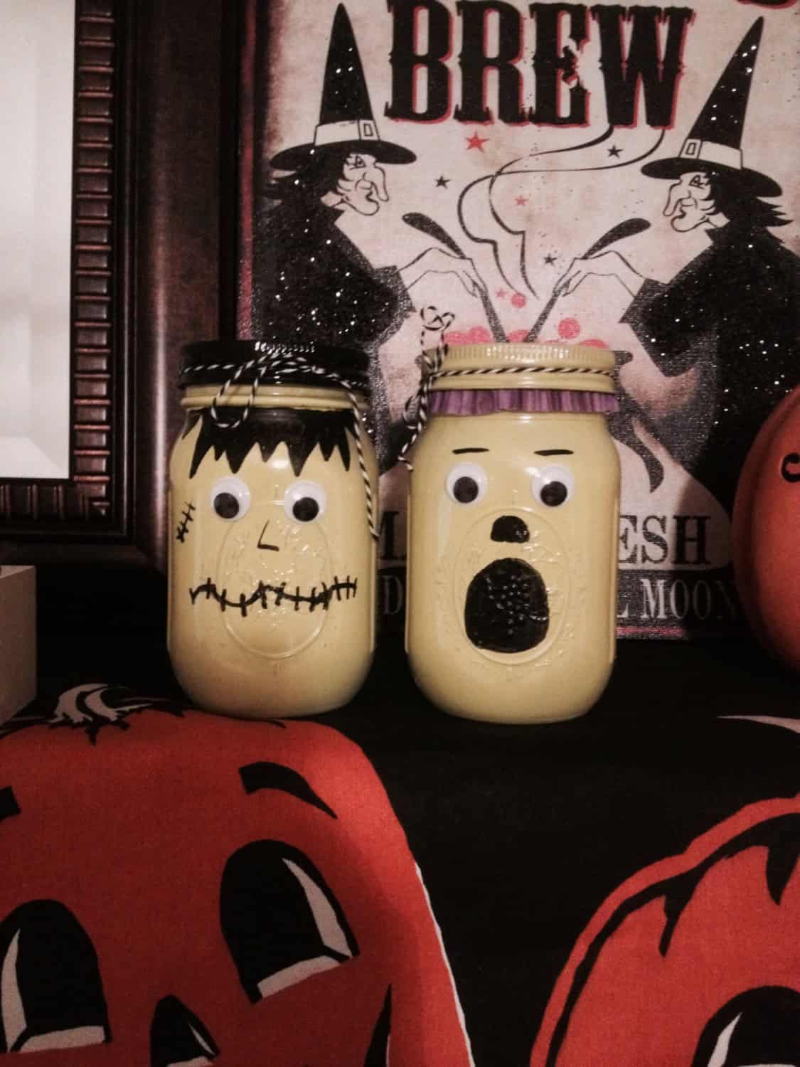 17 Scary Handmade Halloween Mason Jar Decorations With Lots of DIY Ideas