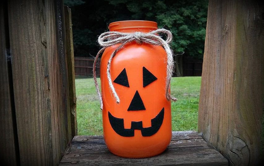 17 Scary Handmade Halloween Mason Jar Decorations With Lots of DIY Ideas