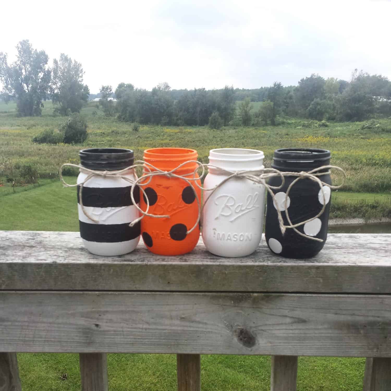 17 Scary Handmade Halloween Mason Jar Decorations With Lots of DIY Ideas