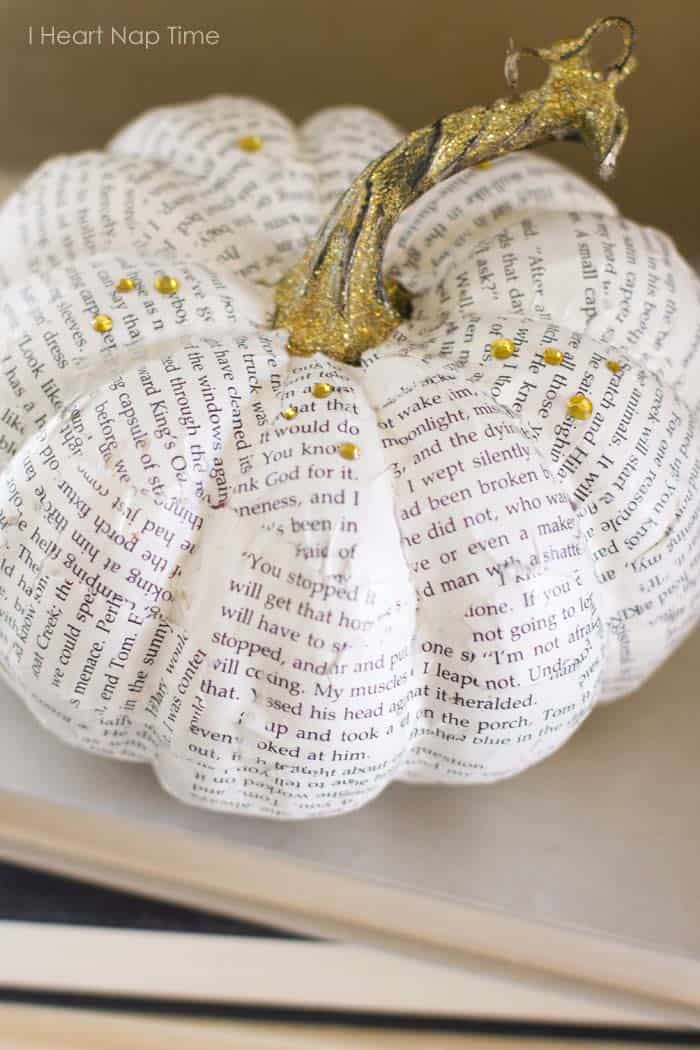 18 Smart & Easy Ways to Dress Up Your Pumpkins for Halloween