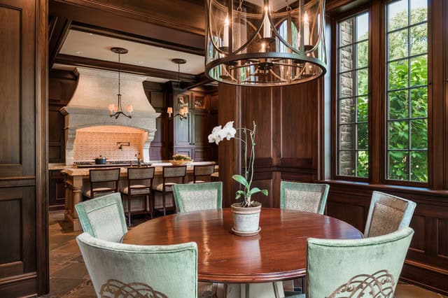 16 Luxury Traditional Dining Rooms That Will Turn Your Home Into A Palace