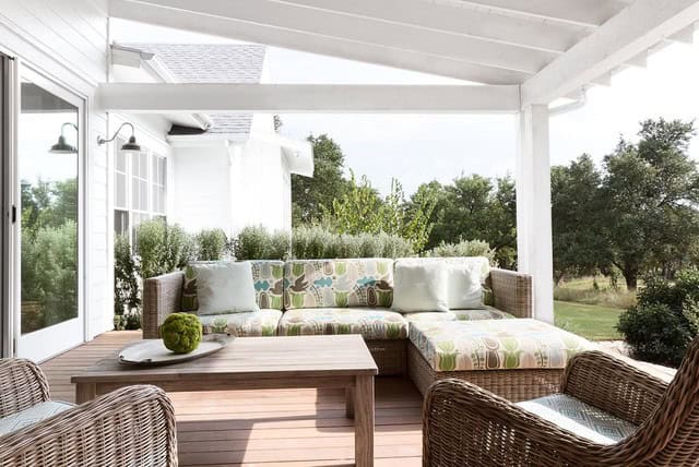 18 Charming Traditional Patio Designs You Will Fall In Love With