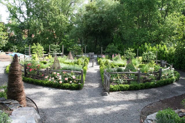 18 Captivating Eclectic Landscape Designs For Your Garden