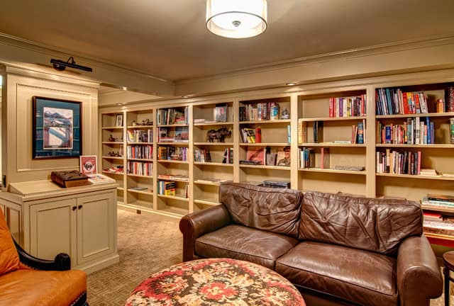 17 Gorgeous Built-In Home Library Designs That Will Attract Your Attention