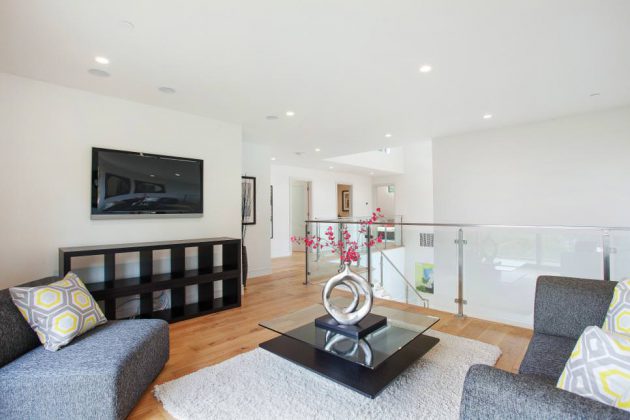 17 Impressive Living Rooms With Square Coffee Table