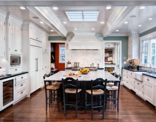 17 Stunning Eat-In Kitchens That Will Inspire You For Sure