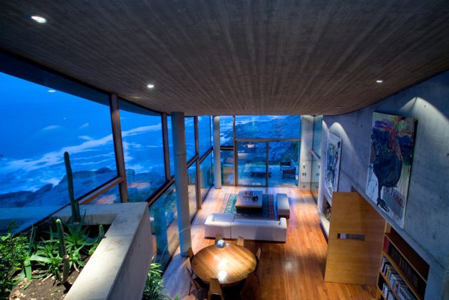 A Beachfront House by Raimundo Anguita in Chile