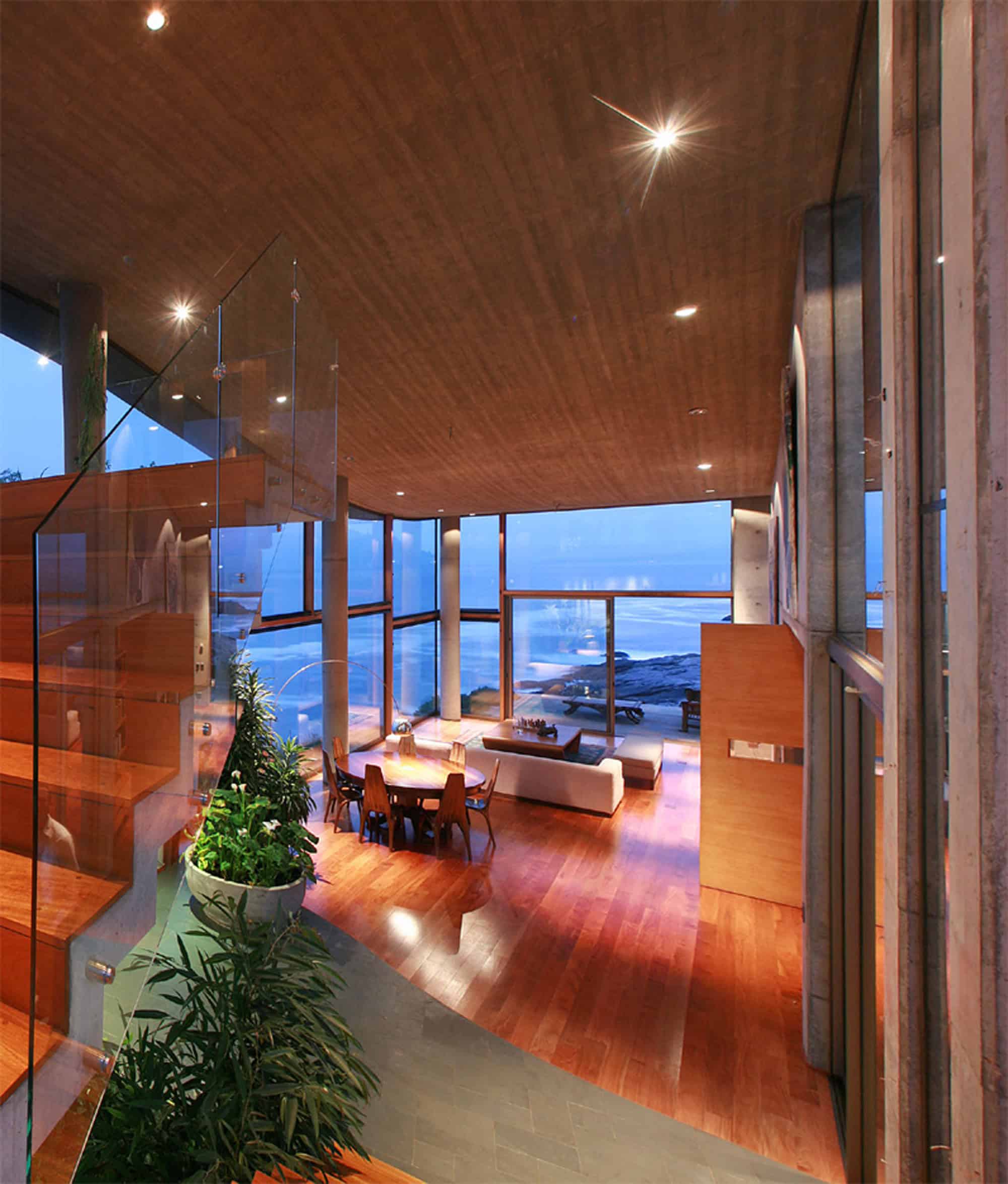 A Beachfront House by Raimundo Anguita in Chile