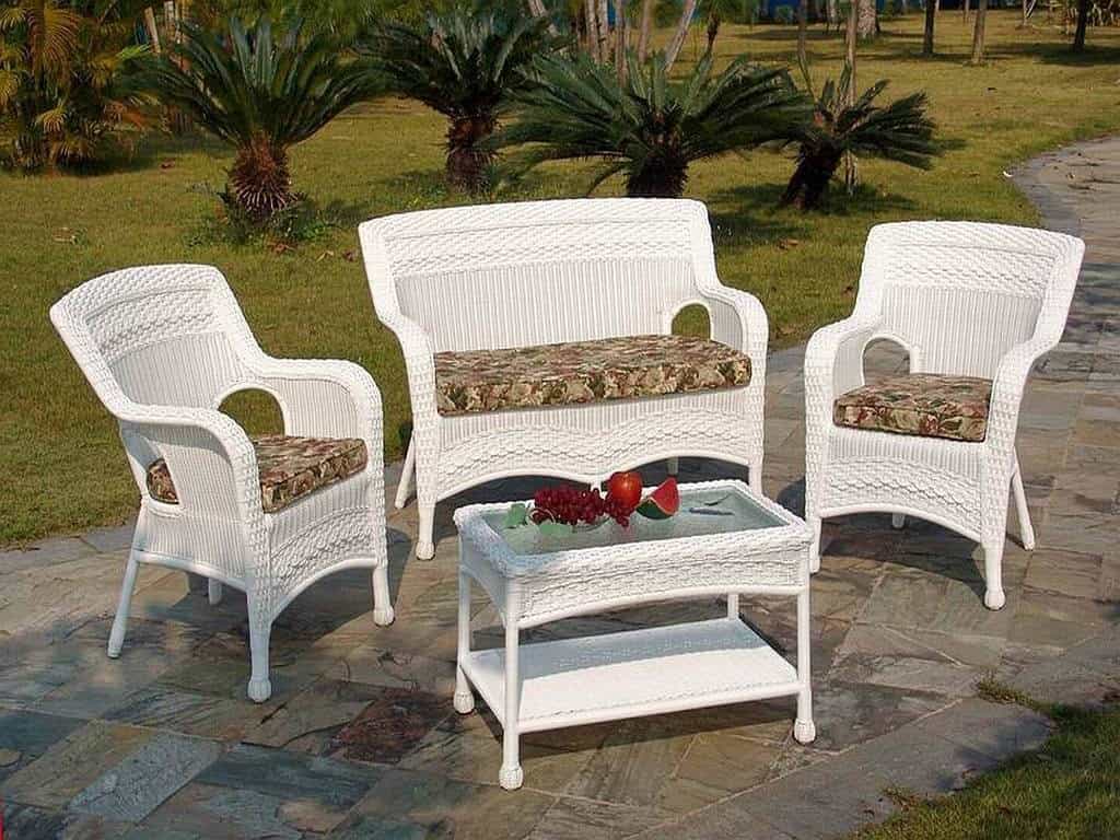 Beautiful Plastic Seating Set Designs For Better Outdoor Stay