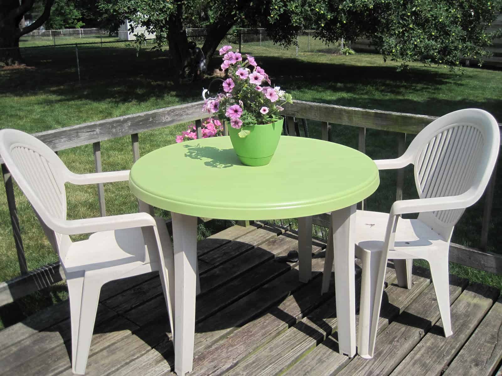 Beautiful Plastic Seating Set Designs For Better Outdoor Stay