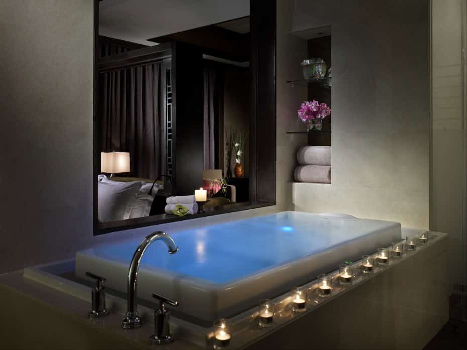 17 Breathtaking Bathrooms With Infinity Bathtubs That No One Can Resist Of