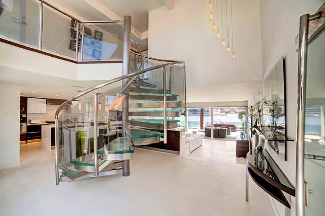 15 Stunning Glass Spiral Staircase Designs That You Shouldn't Miss