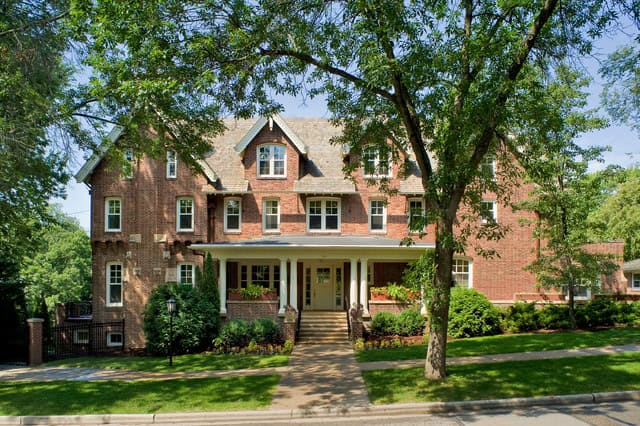 16 Marvelous Brick House Designs That You Shouldn't Miss