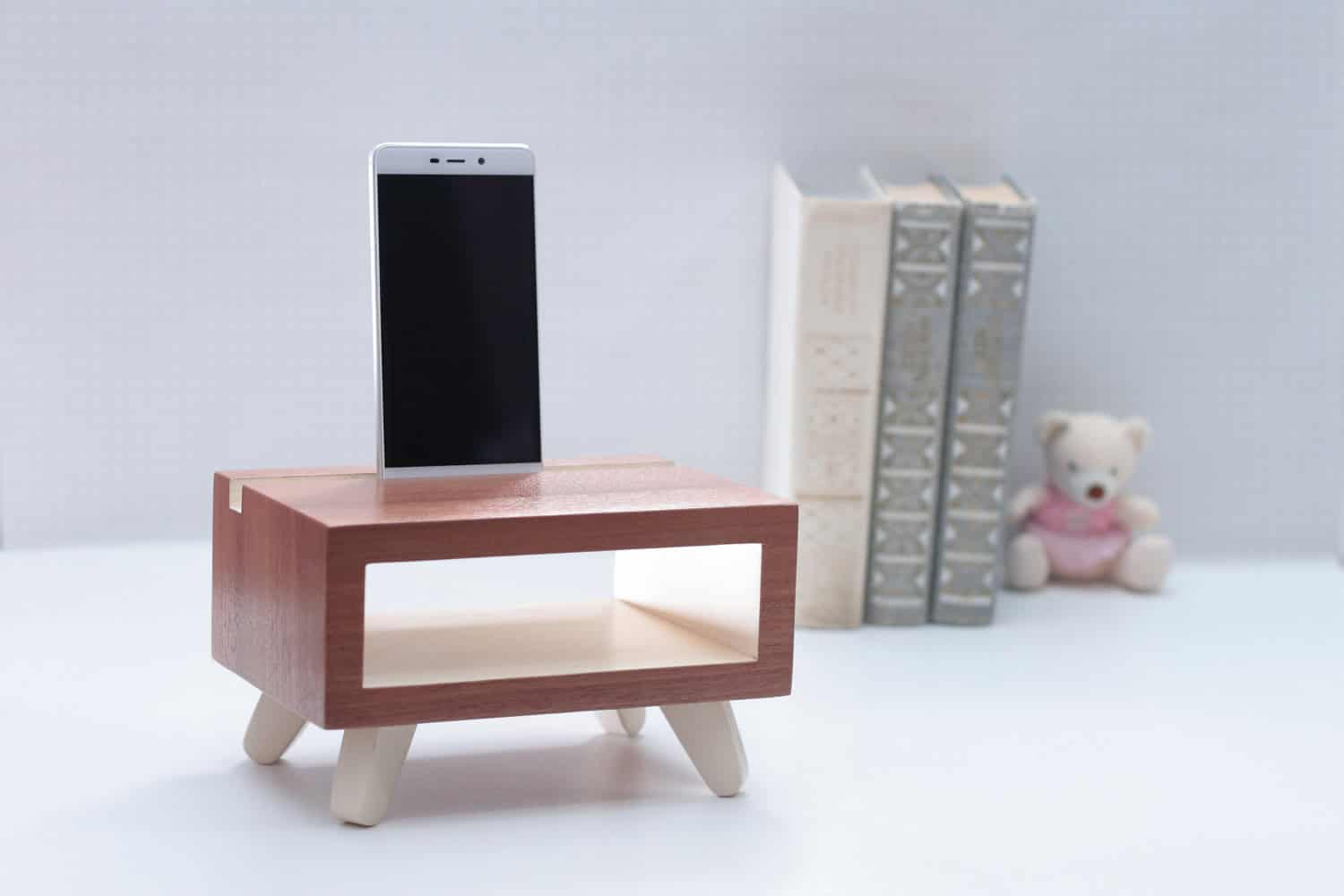 15 Highly Practical Organization Crafts For The Tech Geeks