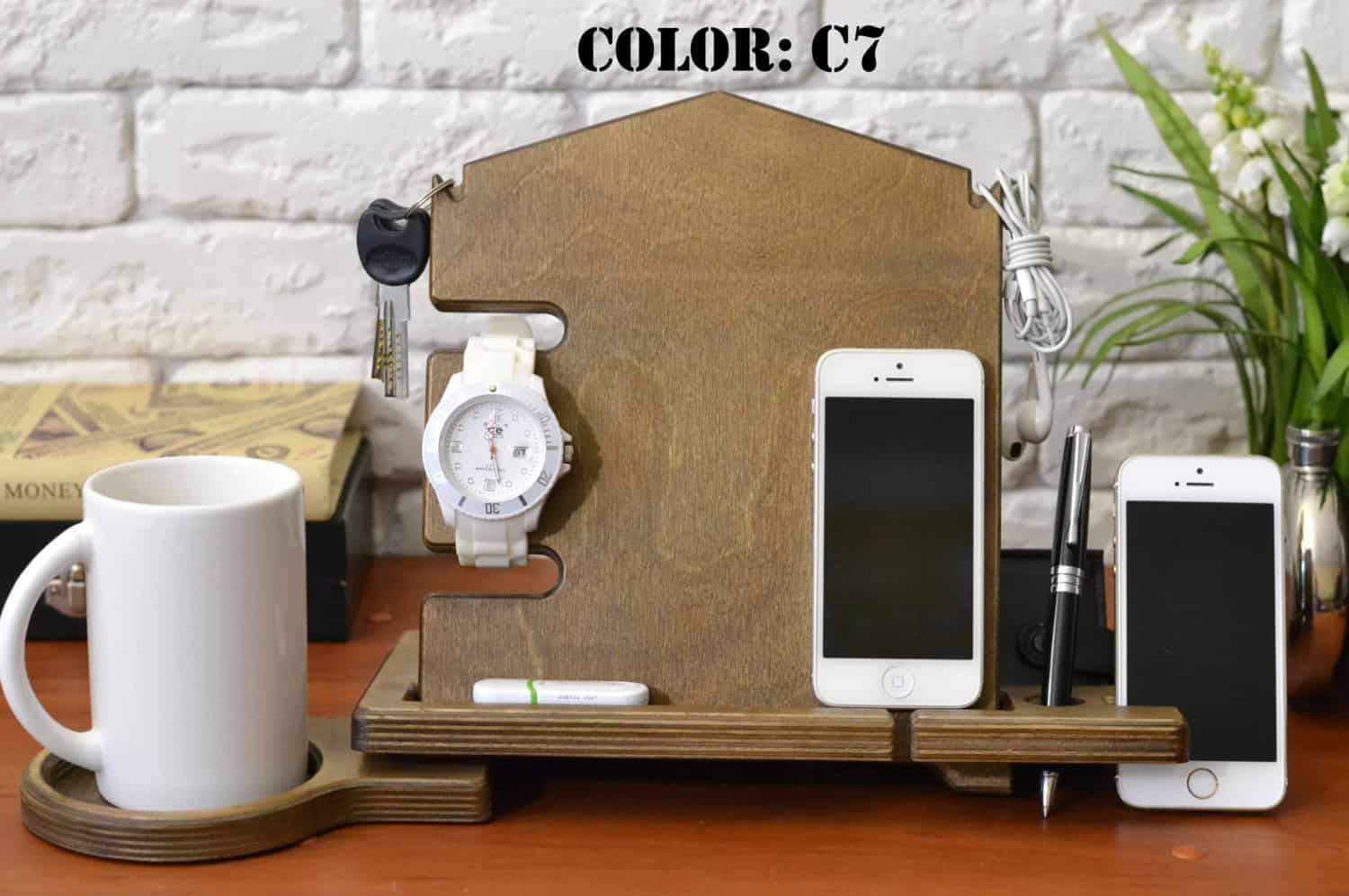 15 Highly Practical Organization Crafts For The Tech Geeks