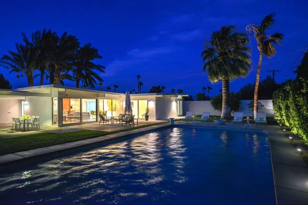 16 Stunning Mid-Century Modern Swimming Pool Designs That Will Leave ...