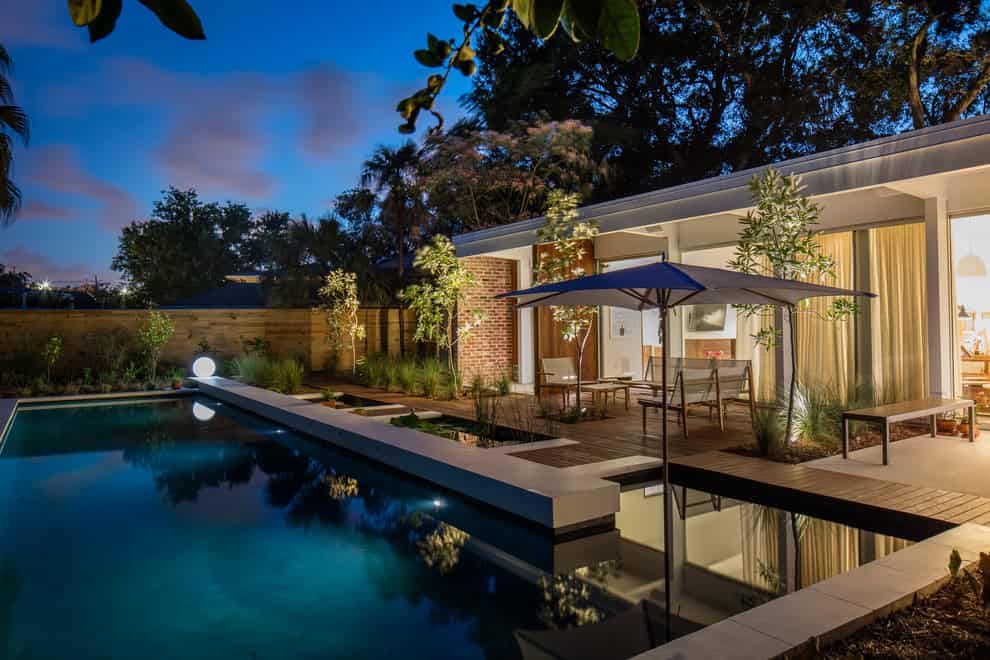 16 Stunning Mid-Century Modern Swimming Pool Designs That Will Leave ...