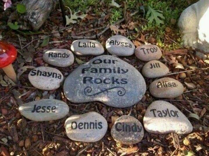 19 Impressive Stone Garden Decorations That Everyone Can Make