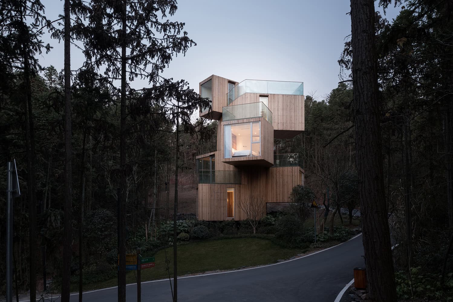 Qiyun Mountain Tree House Hotel by Bengo Studio in Xiuing, China