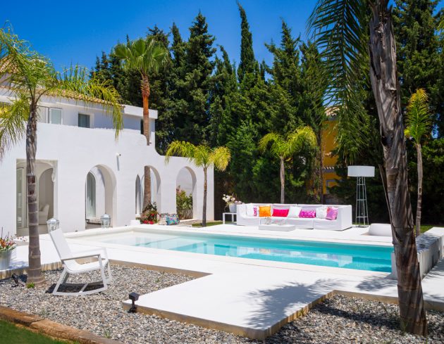15 Imposing Mediterranean Swimming Pool Designs That Are Nothing Short ...
