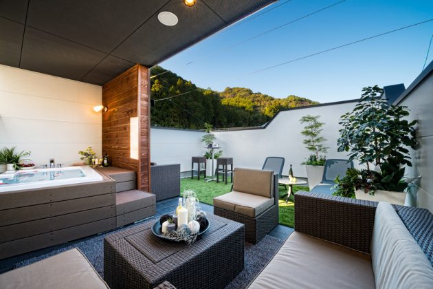 15 Engaging Asian Balcony Designs That Will Inspire You