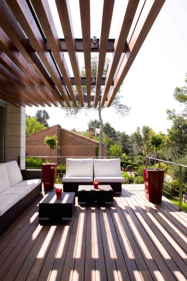 15 Engaging Asian Balcony Designs That Will Inspire You