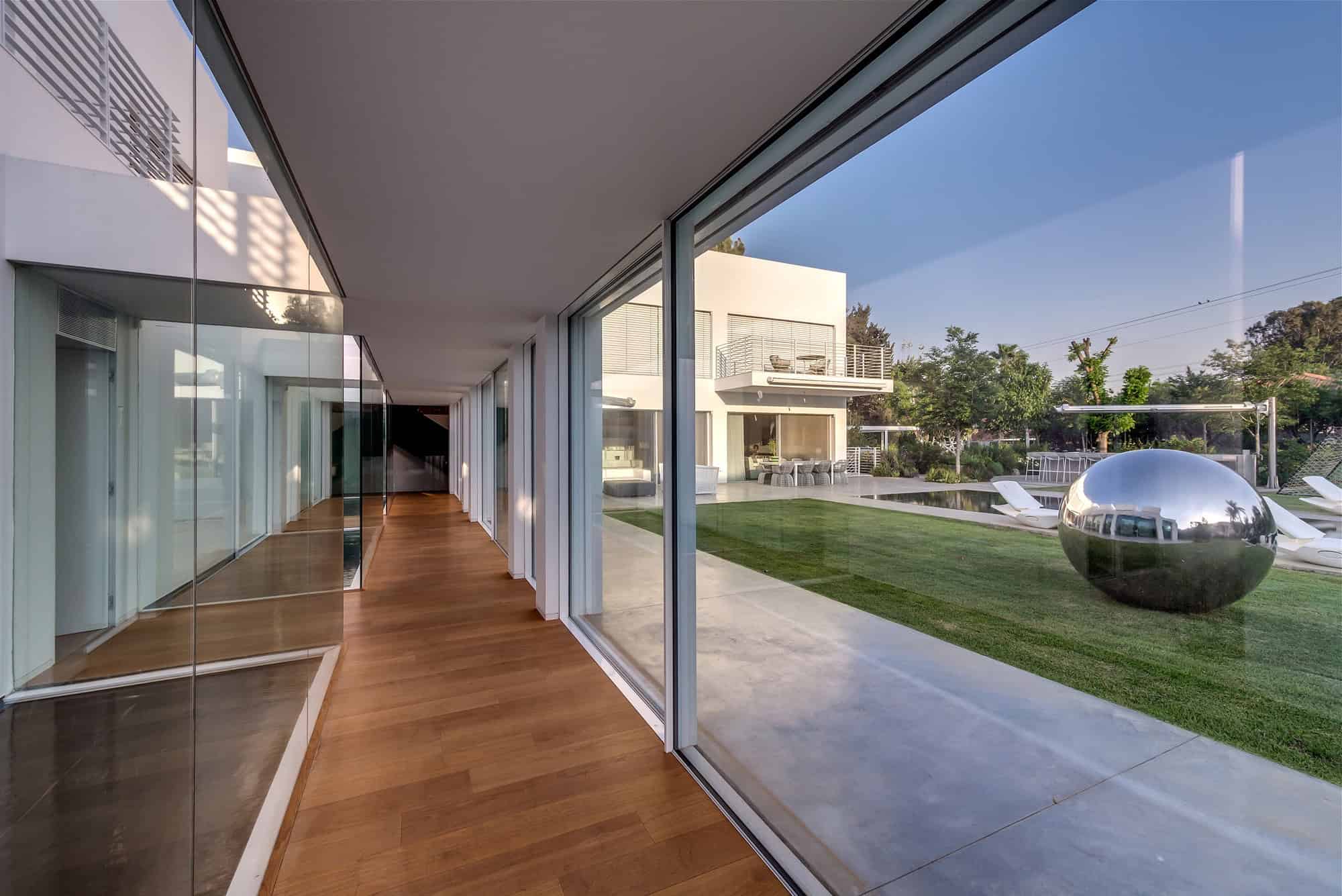 The Cubes House by Nestor Sandbank in Israel
