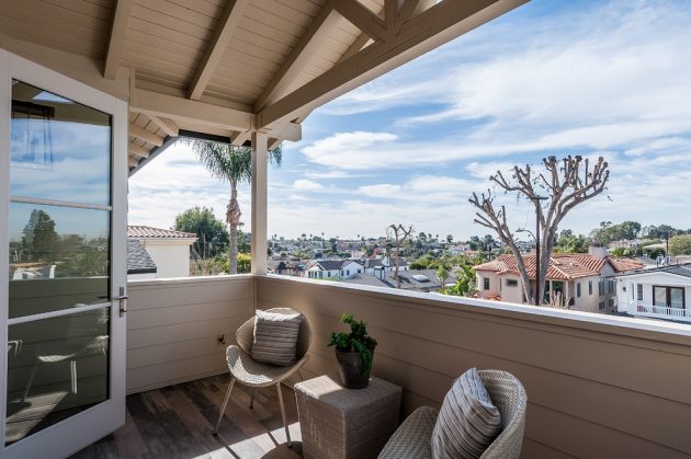 15 Outstanding Transitional Balcony Designs Perfect For Any Home