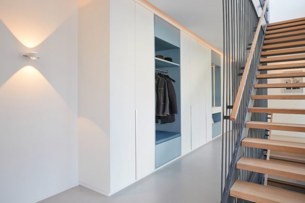 16 Superb Contemporary Hallway Designs That Will Connect Your Home in Style