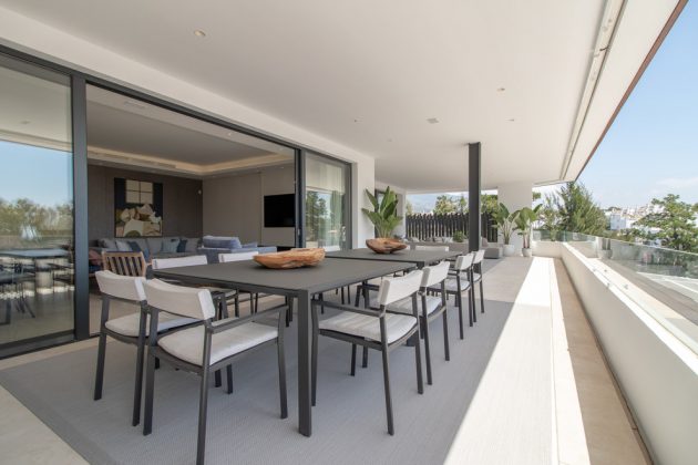 17 Outstanding Contemporary Balcony Designs Your Home Definitely Needs