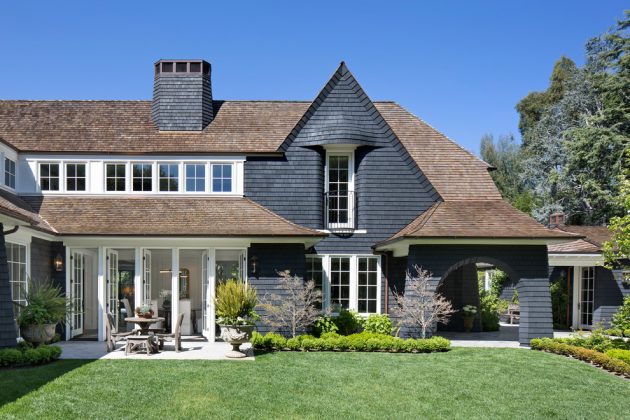 17 Gorgeous Traditional Home Exterior Designs You Will Find Inspiration In