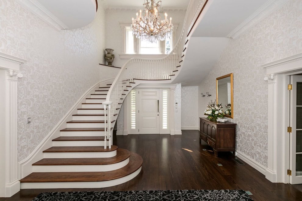 18 Elegant Traditional Staircase Designs That Will Take Your Breath Away
